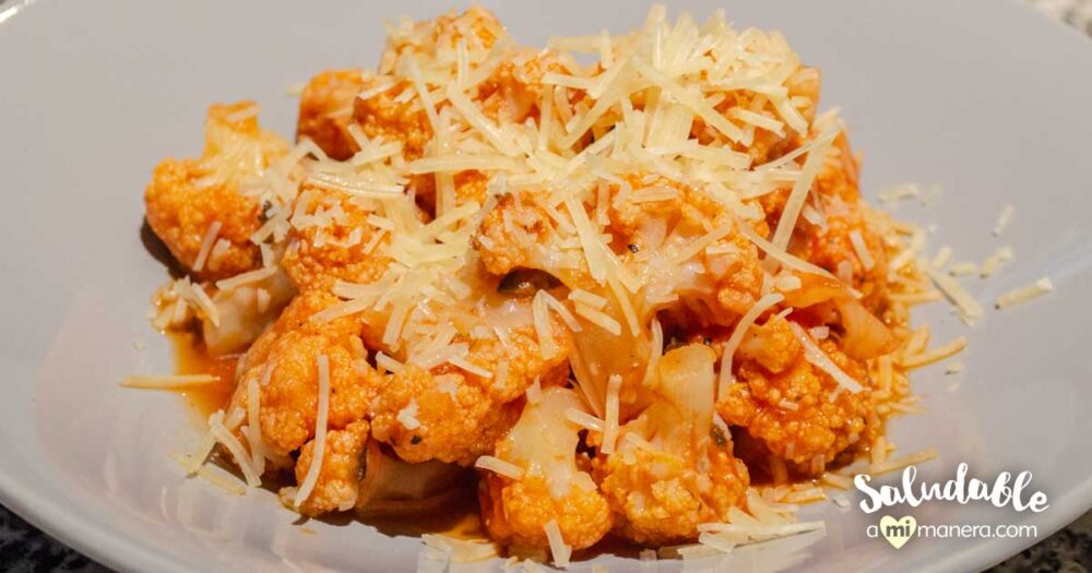 Coliflor con salsa mediterránea - saludableamimanera.com